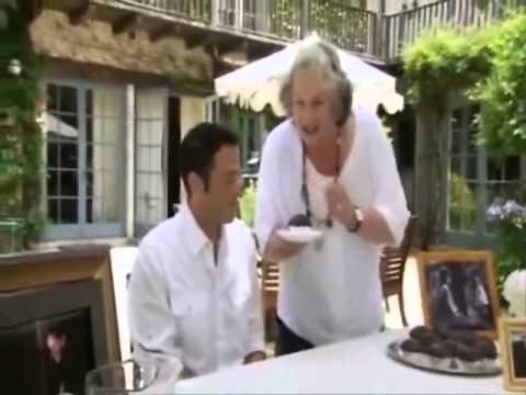 After 17 years actors recreate iconic scene from "Matilda"