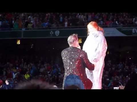 Robbie Williams - Aviva Stadium Dublin 14.06.2013 - Sanne on stage