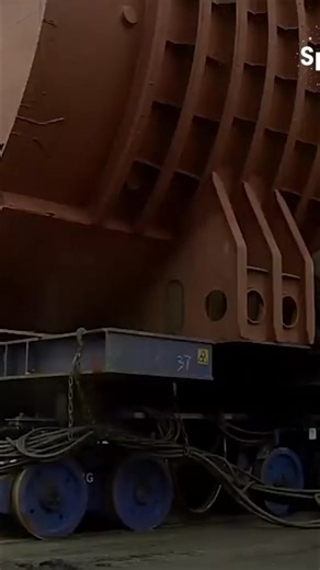 In a monumental effort, nearly 200 sub reactors are being sealed for a dangerous journey. Workers at the Dnepr Shipyard prepare to transfer the highly contaminated reactors over water to their final resting site, 20 miles away. It took a year to seal them safely. Have you heard this story? #Russia #atomicsubs #reactors #DneprShipyard #Murmansk | Spark