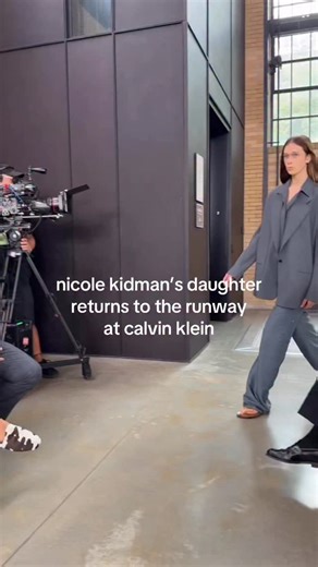 17-year-old sunday rose kidman urban suited up again to walk @Calvin Klein in flip flops this #nyfw 🎞️: @sallyholmes | InStyle