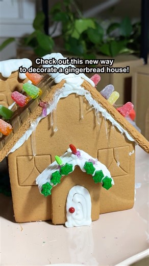 Gingerbread season is here, and 3Doodler Candy is the perfect kid companion. With our newest 3D pen, gingerbread creations are super fun to customize. | 3Doodler