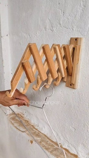 folding hanger #woodworkingideas #woodcrafts #woodart #woodproject #diyprojets #fblifestyle | Cholis Sangkar