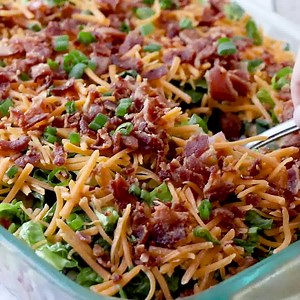 This layered Cake Pan Cornbread Salad has layers of cornbread, bbq ranch dressing, beans, lettuce, tomato, bacon, and green onion! Recipe: https://www.thecountrycook.net/cake-pan-cornbread-salad/ | The Country Cook