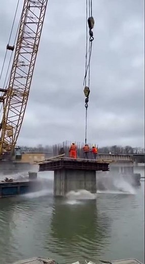 Shocking bridge collapse caught on camera excavator plunges, workers fall, steel beams twist, and co