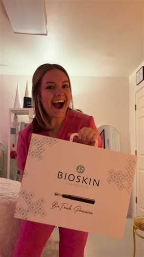 lucy anne | aesthetician on Instagram: "New Year, New Machine!! ✨ Introducing the BioTouch Precision Microneedling Device by @bioskin_aesthetics_inc 🤍 I am SOOOOO excited to finally bring this to you—and clients are already LOVING the results!! Who benefits from this treatment? ✨ Honestly… everyone. This treatment is perfect for anyone looking to: ✔ Improve skin texture and tone ✔ Minimize fine lines and wrinkles ✔ Reduce acne scars and other scarring ✔ Refine enlarged pores ✔ Boost collagen an