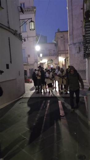IlSipontino Net | A Monte Sant’Angelo, gli zampognari suonano la notte di Santa Lucia per annunciare l’avvicinarsi del Natale, portando la loro musica... | Instagram