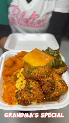 Atl check out @soul.halal located in @decaturfoodhub . They have halal food here and it taste amazing. I loved the mac fish sandwich it has a honey lemon pepper glaze on the fish topped with Mac and cheese on a toasted sandwich. The grandma special is top tier it has fried chicken , yams , Mac , greens and corn bread . They also are serving oxtail they are huge and so flavorful . Definitely get some peach cobbler for dessert and wash the food down with the homemade lemonade !!! #atlanta #atl #at