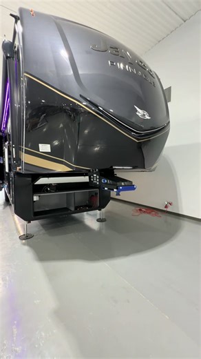 Explore the Luxury of the 2026 Jayco Pinnacle 36FBTS