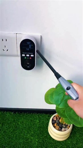 Finding The BEST Viral Products on Instagram: "Peace of mind you can actually see. This 4 in 1 gas and carbon monoxide detector plugs in and shows real time CO gas temperature and humidity so you know your home is safe before it becomes a problem. Silent until it matters then loud enough to save lives. #gassafety #homesafety #carbonmonoxide"