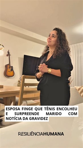 Um momento cheio de criatividade e emoção marcou a forma como ela contou ao marido que estava grávida. Para preparar a surpresa, ela comprou um tênis de bebê igual ao dele e inventou uma história dizendo que tinha lavado o tênis e, sem querer, colocado na secadora — e que ele tinha encolhido. Confuso, o marido não entendeu nada e pediu para ver o tal tênis. Foi aí que veio a virada: ela mostrou o tênis de bebê junto com o teste de gravidez, transformando a “reclamação” em uma das notícias mais f