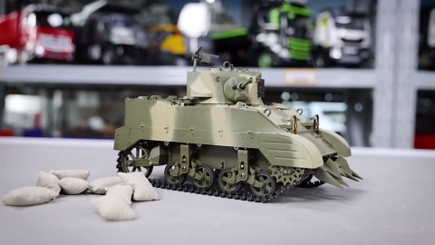 Henglong 1/16 RTR 2.4Ghz RC Tank US M5A1 Stuart VI Remote Control Light Tank Turret rotates 360 Degrees LED Lights Smoking Function Hobby Grade Tank Model