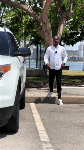 🚙🔥 FORD EXPLORER – SÉRIE H 🔥🚙 💪 SUV robusto, confortável e potente 🔧 Motor V6 super selado ⚙️ Caixa automática selada ❄️ AC gela muito 🥶 🔘 Start & Stop 🛋️ 7 lugares 💺 Bancos super confortáveis 🎮 Volante multifuncional 🪟 Vidros elétricos 🔐 Fecho central comando 📱 Tela multimídia 🔊 Boa música 📷 Câmera de retaguarda 🛞 Jantes de liga leve ✨ Interior super limpo ✨ Exterior super limpo 📄 Documentos em dia, pronto a circular 📍 Localização: Cidade – Quinaxixi 💰 Preço: 15.900.000 Kz (