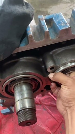 Roots Blower: Understanding Loose Bearing Effects on Alignment & Clearance