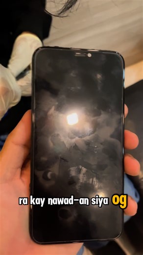 Naabot napud ang JR COMSHOP sa The Midpoint Residences! 🔧📱Gi-ilisan nato ug OLED LCD ug battery ang iPhone 11 Pro Max ni sir, ug diri ra sa lobby among gi-repair. Naa pud siyay Samsung nga dili mo-on, pero na-diagnose nato nga drained ra diay ang battery ⚡.Daghan pud nakaila sa JR COMSHOP samtang ga trabaho ta, ug didto dayon nagpa-ilisan ug LCD sa ilang iPhone. Temporary phone ra to ni ma’am kay na-wad-an siyag iPhone 16, mao TFT LCD iyang gipili.JR COMSHOP – Honest Repair. Quality Parts.📍 M