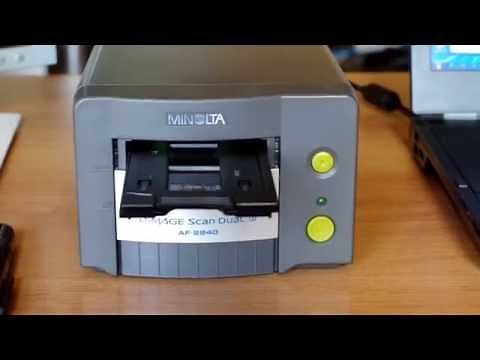 Film scanner Dimage Minolta Scan Dual III at work