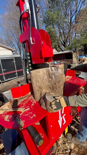 Wolfe ridge 17VS splitting big ugly ash round #getsplitdone Wolfe Ridge Splitters | Lillysfarmandfirewood