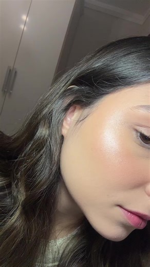 Iluminador Ruby Rose: O Melhor da Maquiagem Barata