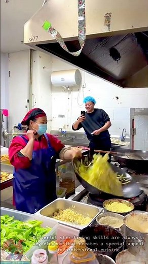 The ultimate stir-frying technique of a professional chef.