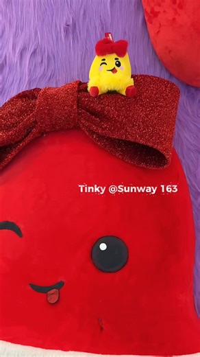 🦁🎁 OMG have you seen these adorable blind box characters popping up at LG2 Blue Concourse!? They’re too cute to miss 😍 Each little character represents a different Sunway Mall — and yes, every one of them has its own special story. Wanna bring one home? Just spend RM600 and above in 2 same-day receipts (or RM500 with UOB cards) to redeem ONE blind box! 🤩 Perfect excuse to start your Christmas shopping, right? Collect them, trade them, display them — your festive haul is waiting! 💛✨ #SunwayM