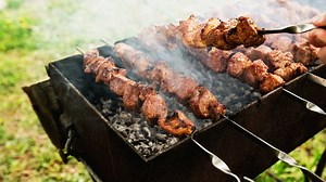 MARKTCHECK: Mariniertes Fleisch - besser von der Frischetheke oder vom Discounter?