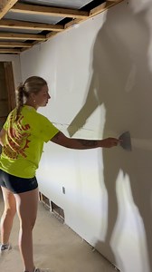 Hand taping with the @level5tools 6 inch:) #mudding #drywall #woman #taping #construction #interior #reno #womaninbusiness #satisfying #womanintrades | Tradesgirly