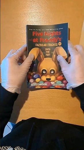 Opening and discovery of the book "into the pit" #fnaf #fnafbooks