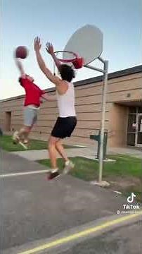 how hoopers be when their crush is watching