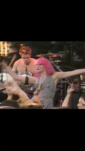 ND since 1986 | @mtv Spring Break 2000 HQ @nodoubt "Bathwater" 🪐💗🎶 @gwenstefani @tonykanal @adrianyoungnd @tomdumontphoto @sbradleymusic @gabrialmcnair | Instagram