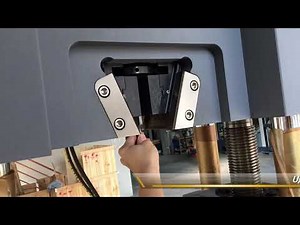 Hydraulic Universal Testing Machine - Metal sample tensile test