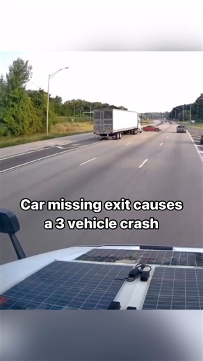 936K views · 70K reactions | Who’s at fault??? 樂 This is why dashcams and witnesses can be so important! Even if a car doesn’t hit anyone and drives off, if they are the main reason the accident happened they can be at fault and have to pay for everyone’s injuries ✅ This is called a phantom driver. | TopDog Law | Facebook