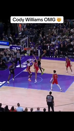 Cody Williams' Incredible Dunk Highlights