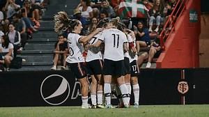 The decisive goal that sealed our place in the AMOS Women's French Cup final! ⚽ Viewers in UK and IRE can watch the game on MUTV ➡ https://bit.ly/3CldakX | Manchester United Women