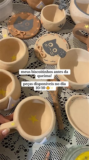Respondendo a @gui__euzebio ★ coleção de dia das bruxas! mais um spoilerzinho aqui pra vocês porque tô muito ansiosa 🥹 • biscoito é como chamamos as peças que não foram esmaltadas #ceramica #arte #artesanal