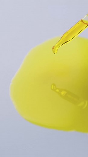 Multi-function oil to hydrate and brighten up your skin. Feel the beauty in every drop.