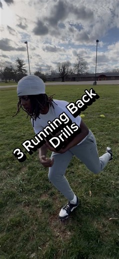 3 Running Back drills. Follow for more‼️ - 1. Change of Direction reaction. 2. Jump cut and Spin move. 3. Quick Reaction. - #runningback #football #speed #agility #athletics