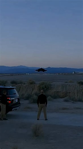 The Fastest Plane ever Built #fbreels #usarmy #usnavy #usairforce #viral #aviation #aircraft #fyp #fighterjet | Strike Wings