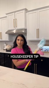 Did you know this is the proper way to use a Swiffer duster? • #clean #viral #dust #trending #proper #tip #hack | Vanesa Amaro