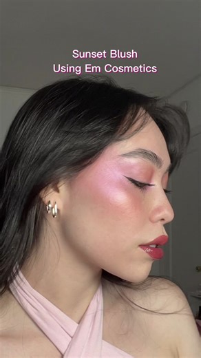 How to do sunset blush 💕🧡using the new @EM Cosmetics by Michelle Phan Heaven’s Glow Blush shades in “Elysium” and “Seraph” with the Komorebi brush! Wearing the Lip Mage in “Enigma” AD