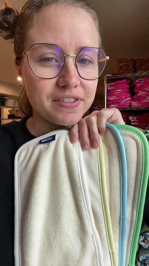 How do you choose the reusable diaper absorbency style that’s best for your baby? At Kinder we offer four different cloth diaper inserts for our pocket diapers and diaper covers. - 4 Layer Lightweight Bamboo (White) - 4 Layer Standard Bamboo (Yellow) - 4 Layer Hemp Cotton (Blue) - 6 Layer Hemp Cotton Bamboo (Green) Choosing the insert that works best for your baby can be a little bit of trial and error. Most babies under 6 months of age can get by with one of our yellow inserts during the day. T