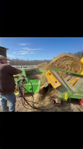 Unrolling Round Bale Into Square Baler #hay #rebaling #farmshorts