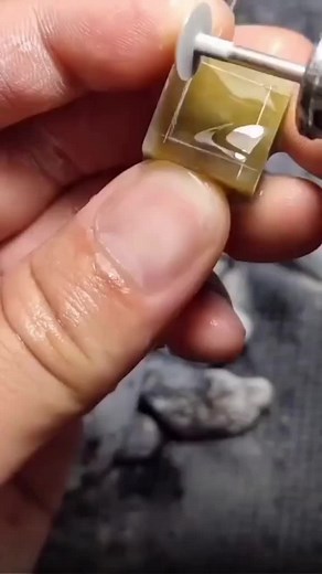 Updated version!#carving #handengraving #artistic #stonecarving #crystals #crystalhealing #fyp #agatecarving #agate #crystaltok