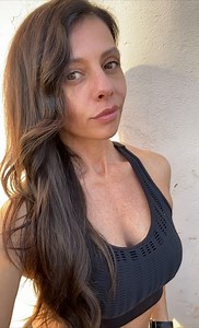 AMA from Instagram: How do you get over anxiety before a big lift? I loved this question so much because we all deal with nerves and anxiety before a heavy lift. Key is finding that sweet spot so you let those nerves work for you and not against you. . 1. Have a plan 2. Turn negative thoughts into positive ones. 3. Breathe and visualize success 4. Dale Gas-Whatever ritual that is for you so you mentally know its effin go time! . Hope this helps! How do you guys combat pre-lifting anxiety? | Mari