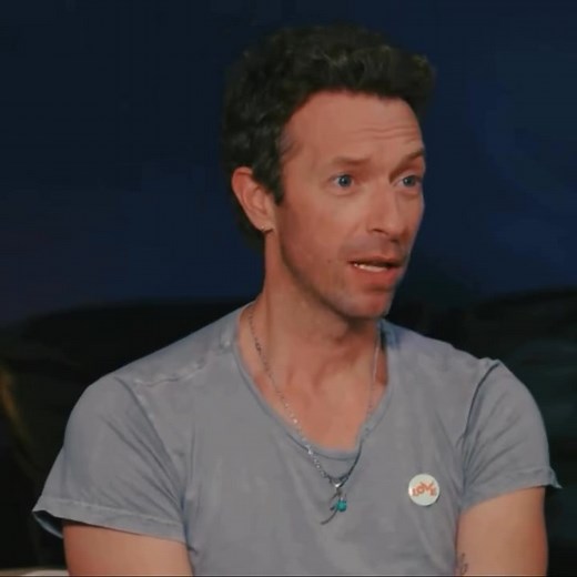 38K views · 2K reactions | Chris Martin of Coldplay, I love the moment that I make my fans happy it make me feel better, ️️ if you are my real fan comment and drop your country flag let me know where you from,I love you all guys ❤️❤️✅✅ | Chris Martin official platform | Facebook