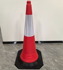 [Hot Item] 4.95 Kg Red/Orange Plastic Traffic Cones for Road Traffic Control and Construction Site Caution