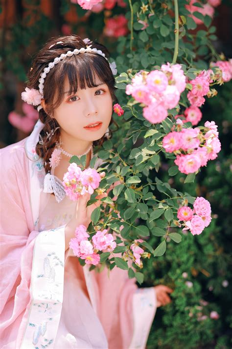 艺图语 20220820 吻花香 Suky喜欢软绵绵毛茸茸的团子 微图坊