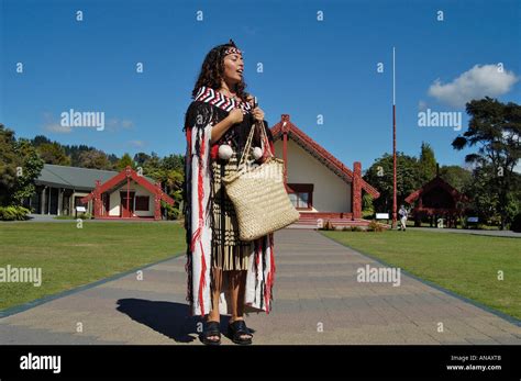 Maori Costume Woman High Resolution Stock Photography And Images Alamy
