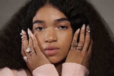 Ficha ya estos 35 diseños de uñas fáciles y elegantes para hacerte tú