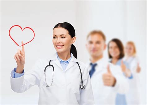 Top những nghề hot trong lĩnh vực y tế chăm sóc sức khoẻ