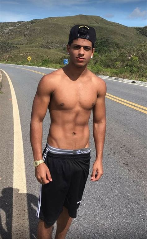 Pin By Quasi On Body Cute Celebrity Guys Cute Guys Latin Men