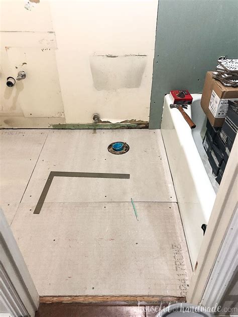 How To Lay Floor Tile In A Small Bathroom Viewfloor Co
